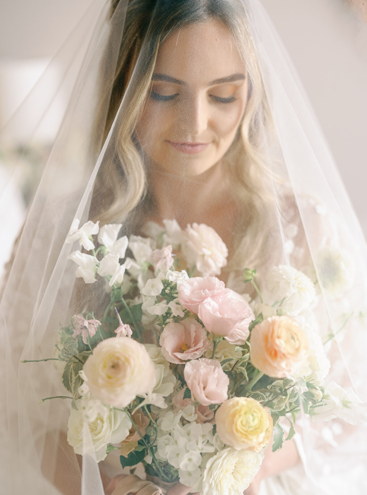 How Wedding Flowers Completely Transform Your Wedding Day - Carly Saber ...