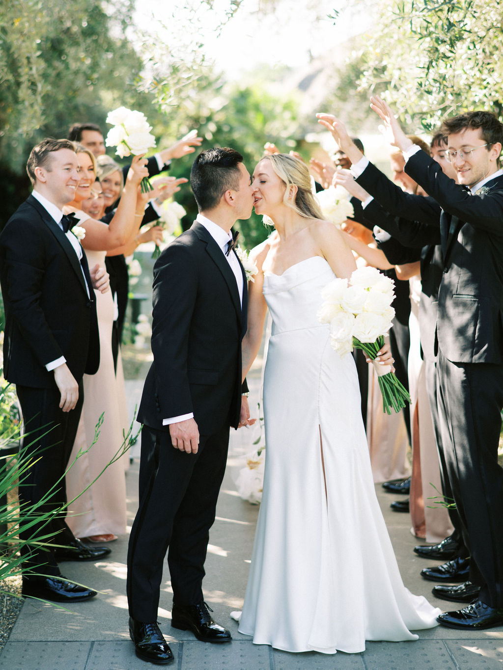 Modern & Neutral Wedding At Estate Yountville: A Style Me Pretty ...
