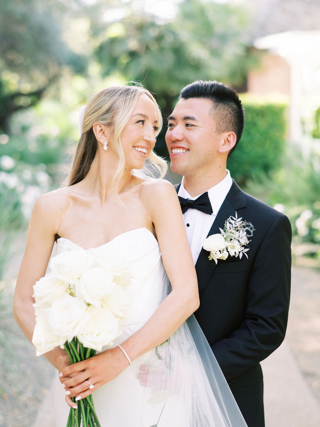 Modern & Neutral Wedding At Estate Yountville: A Style Me Pretty ...