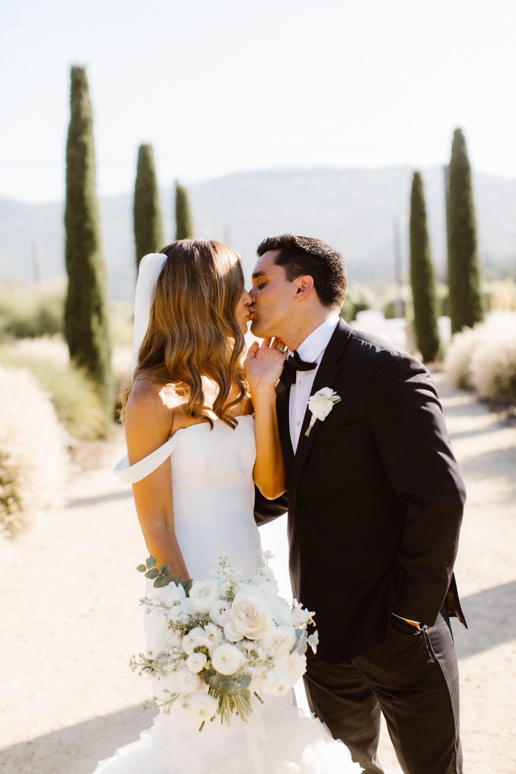 An Effortless Elegant Summer Wedding In St Helena at Tre Posti - Carly ...